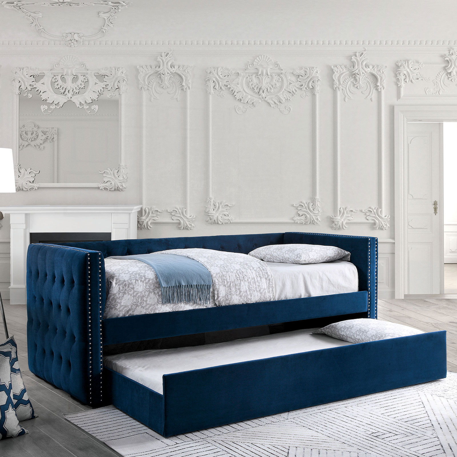 liquidationspots.com: Daybed w/ Trundle, Navy