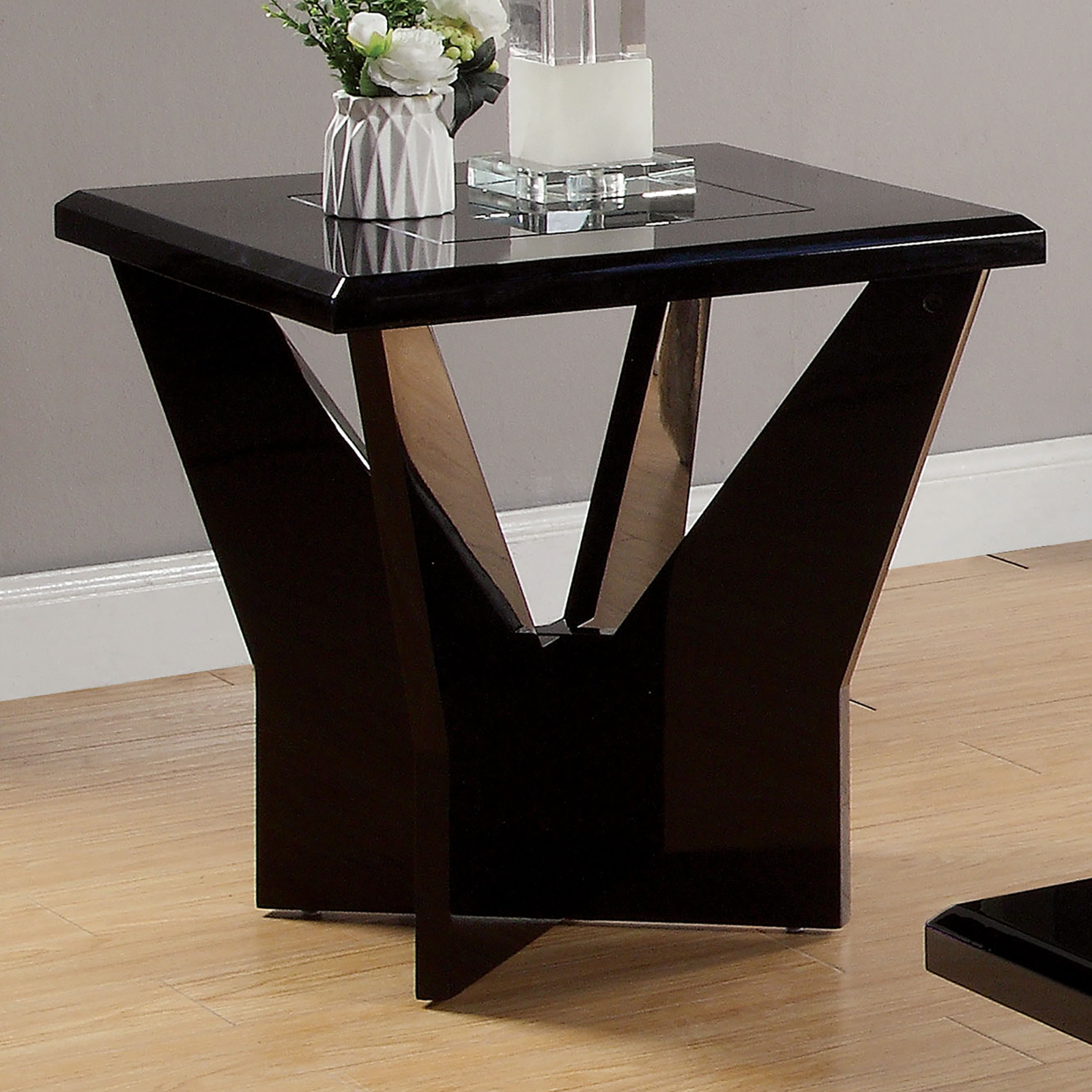 liquidationspots.com: End Table, Black