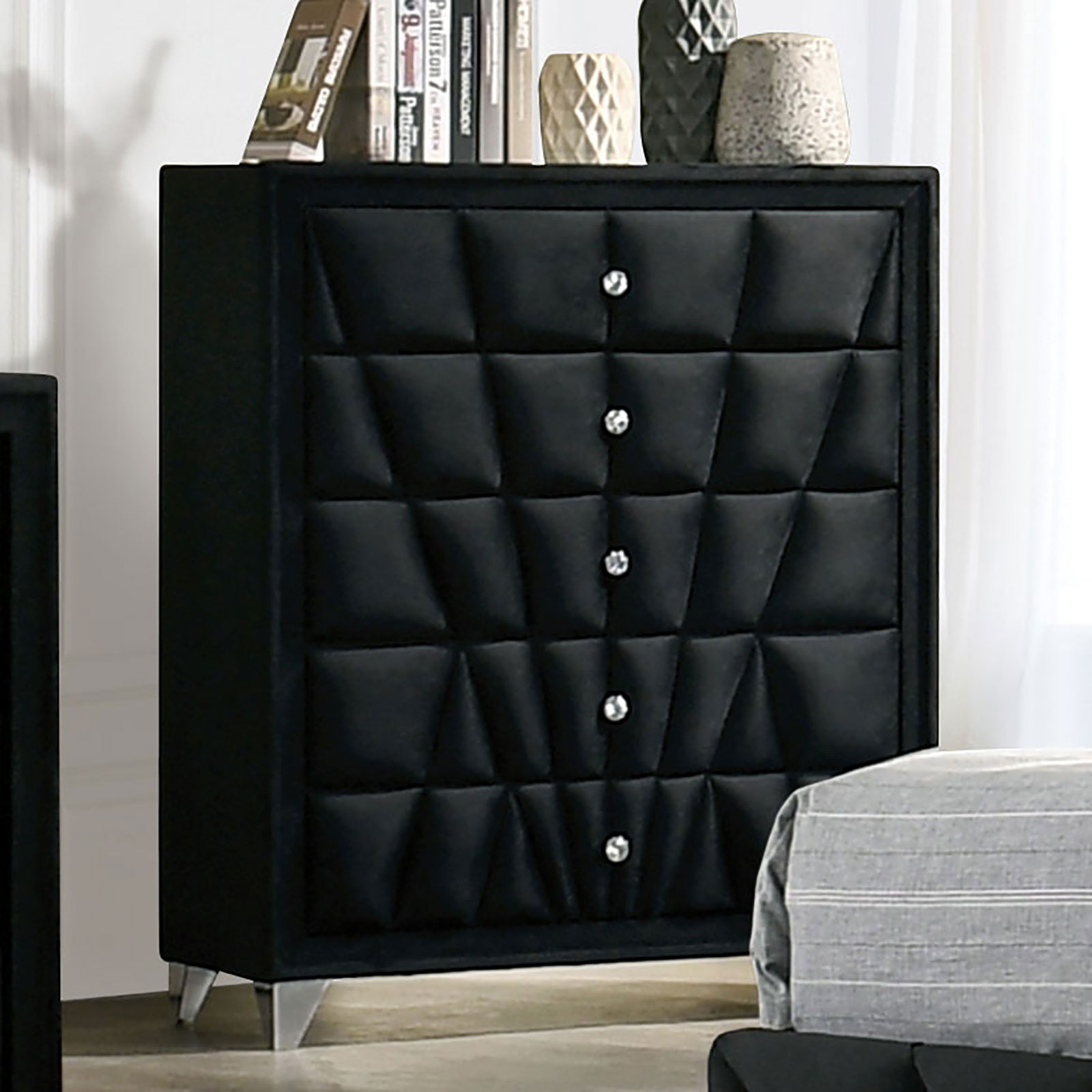 liquidationspots.com: Chest, Black